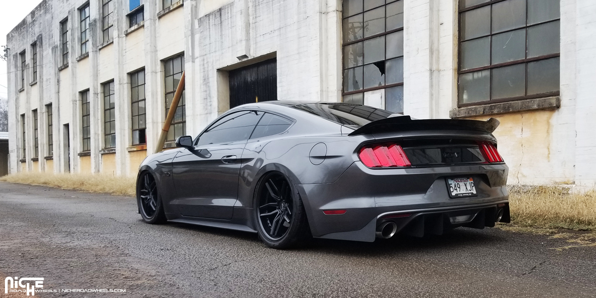 Ford Mustang w/ 20x9 Niche Methos - M194 Wheels - WheelsASAP