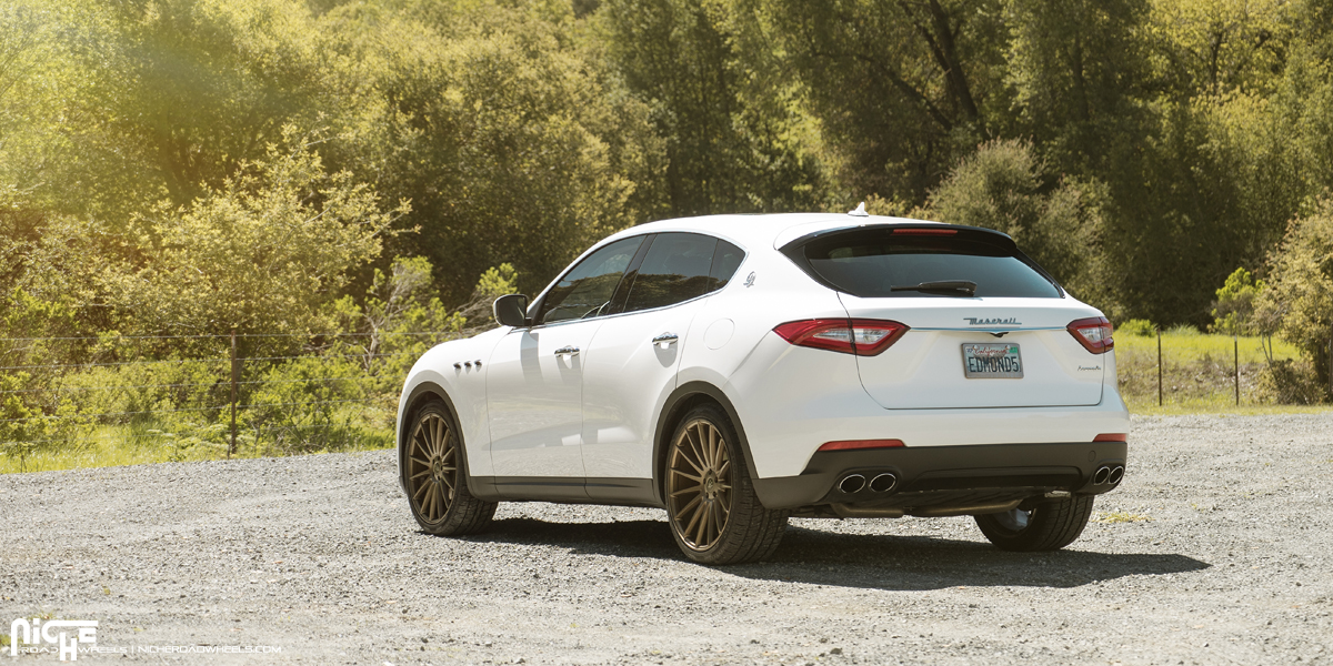 Maserati Levante w/ 22 Niche Form M158 Wheels