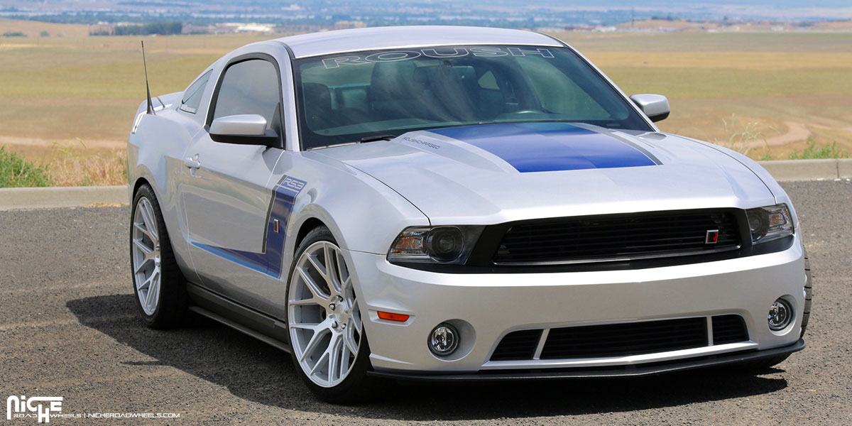 Ford Mustang w/ 20x10.5 Niche Intake M160 Wheels