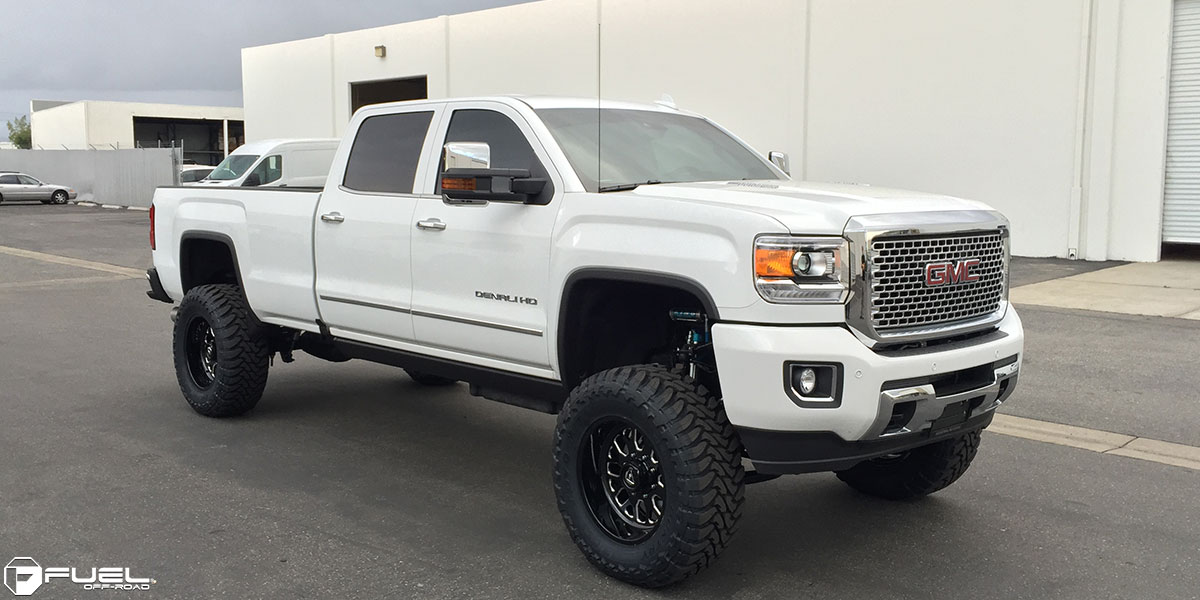 GMC Denali HD w/ 20x9 Fuel FF19 Wheels