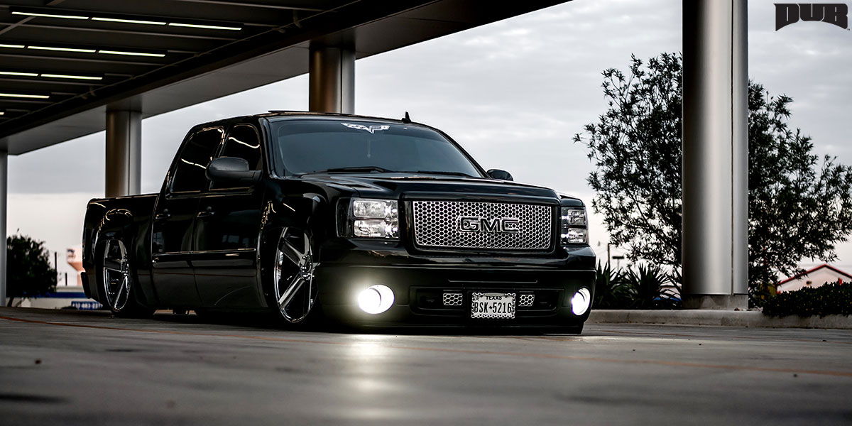 GMC Sierra 1500 w/ 28x10 DUB Baller S115 Wheels