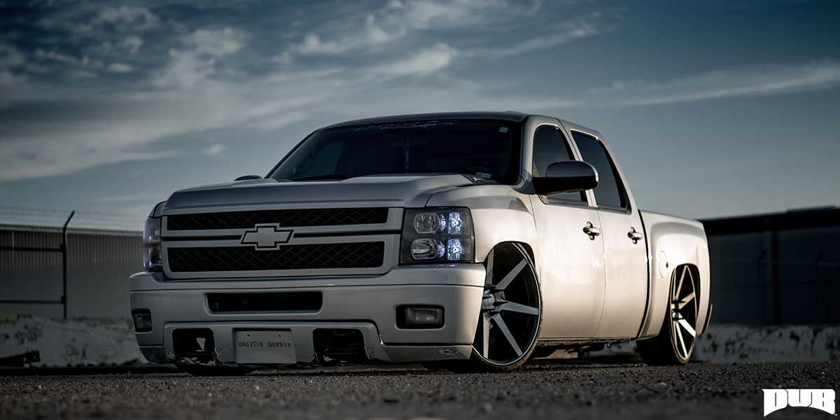 Chevrolet Silverado 1500 w/ 26x10 DUB Future S127 Wheels