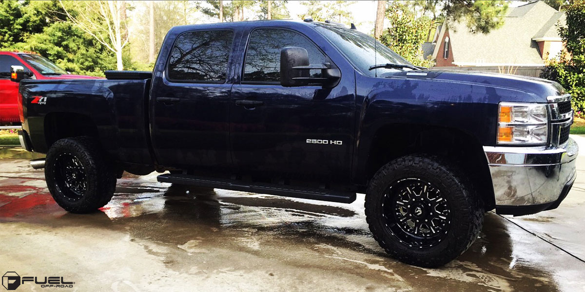 Chevrolet Silverado 2500 HD w/ 20x10 Fuel FF25 Wheels