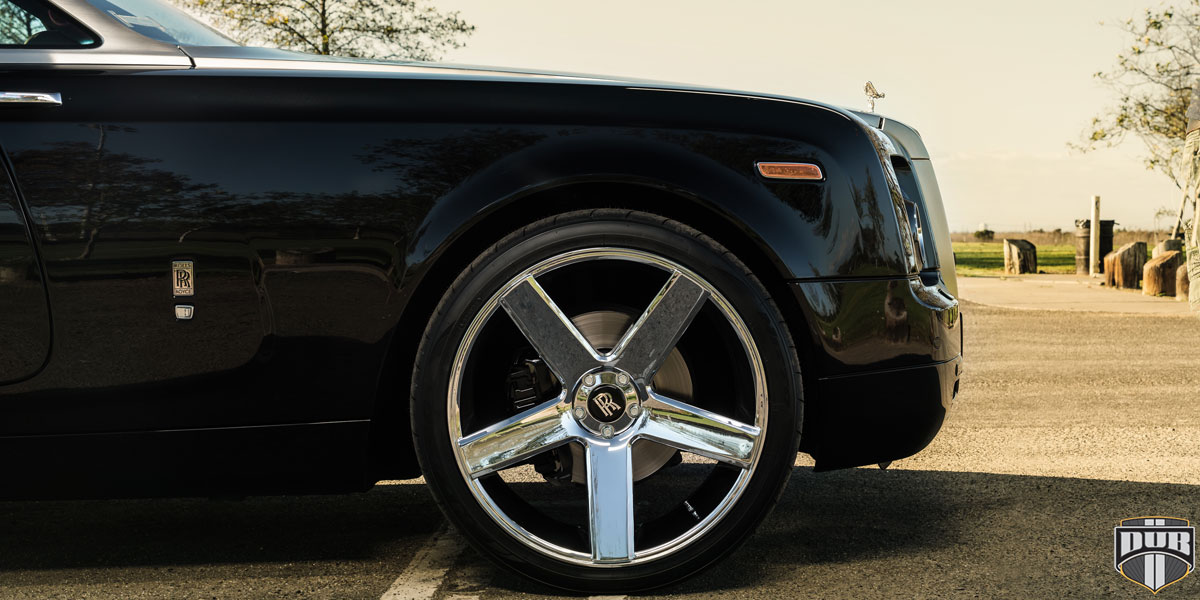 Rolls-Royce Phantom w/ 24x10 DUB Baller S115 Wheels