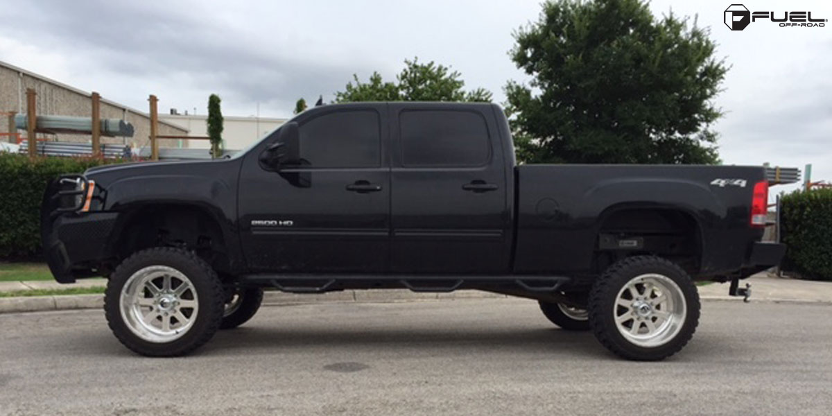 GMC Sierra 2500 HD w/ 22x12 Fuel FF09 Wheels